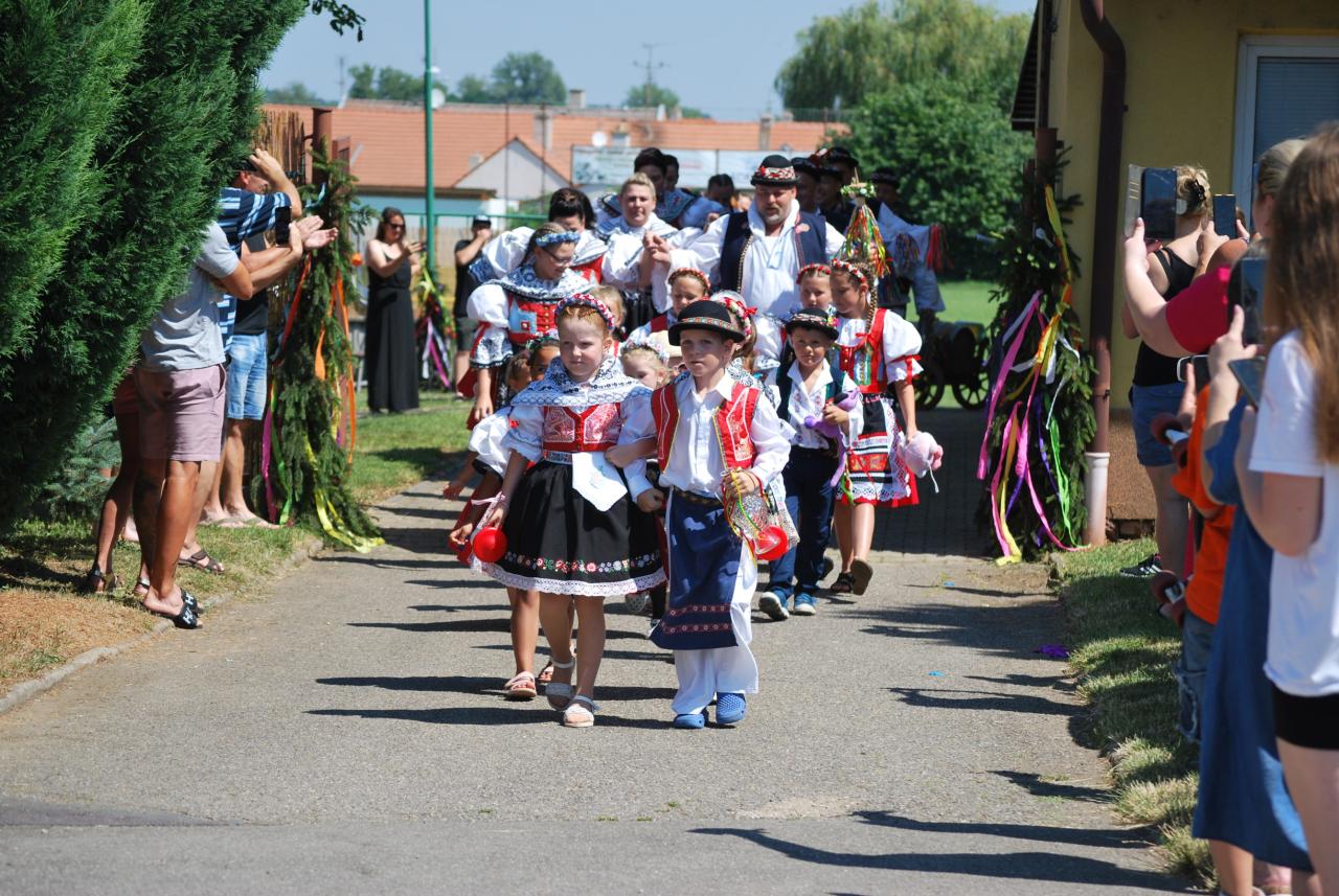 NE(Tradiční) krojované hody - Oficiální stránky městyse Drnholec